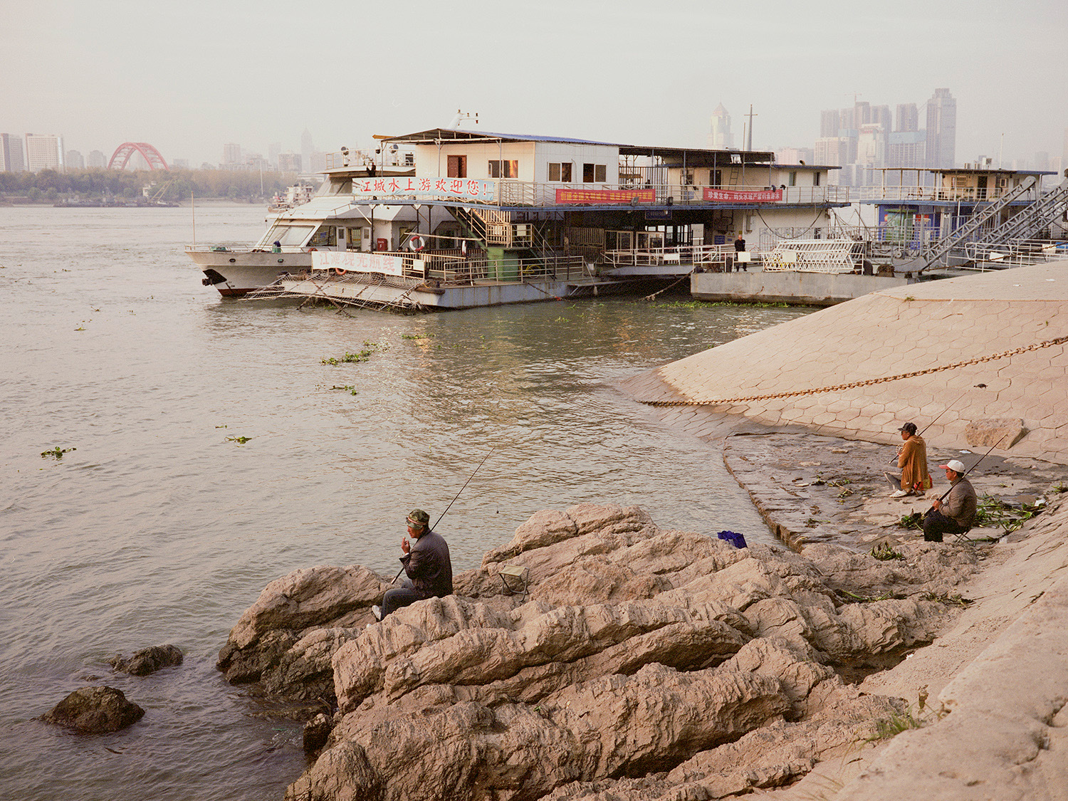 allcitiesarebeautiful.com → [ 092 ] Fergus Coyle, A Walk Through Wuhan